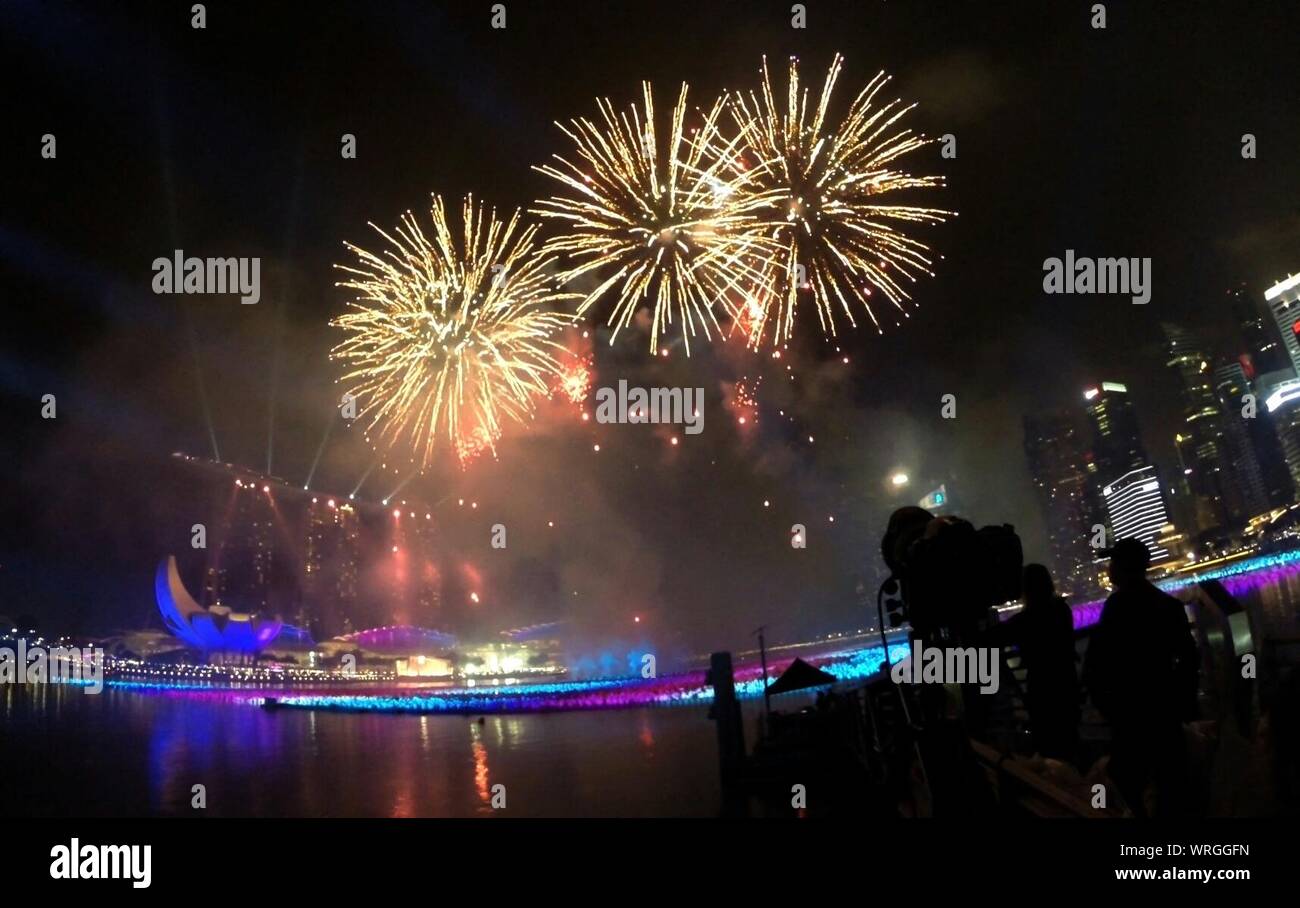 Fireworks over the bay hi-res stock photography and images - Alamy