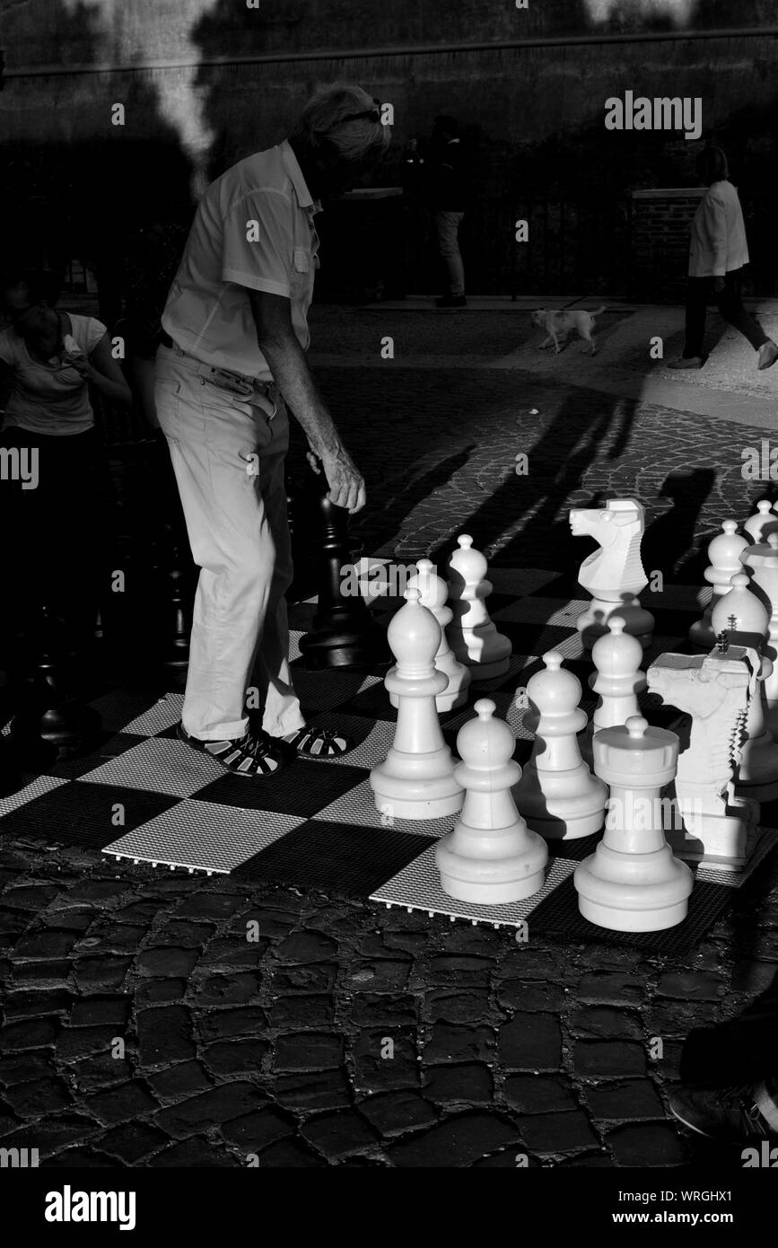 Chess pieces one side of board hi-res stock photography and images - Alamy