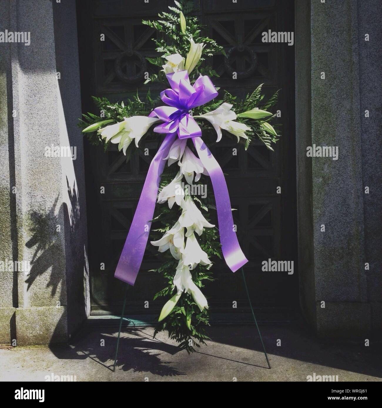 Closed cross hi-res stock photography and images - Alamy