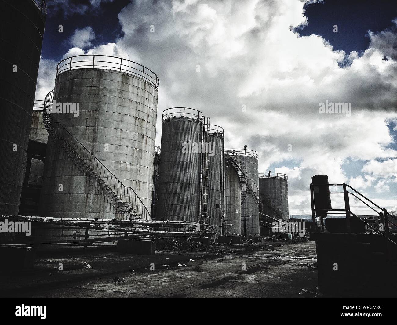 Empty tanks hi-res stock photography and images - Alamy