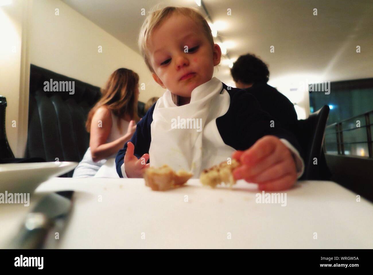 Boys sitting down and eating hi-res stock photography and images - Alamy