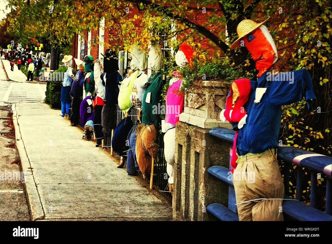 Human row hi-res stock photography and images - Alamy