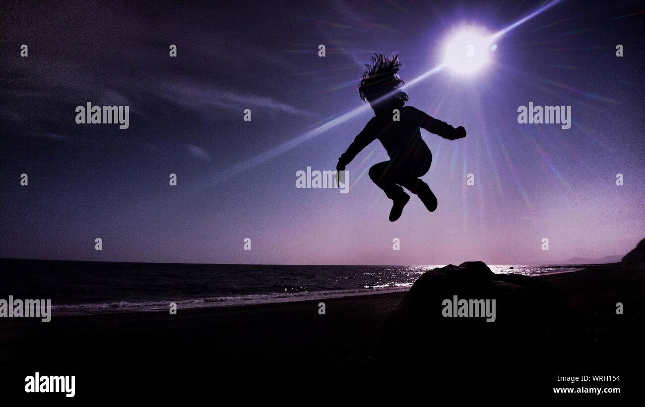 Man jumping in mid air sun hi-res stock photography and images - Alamy