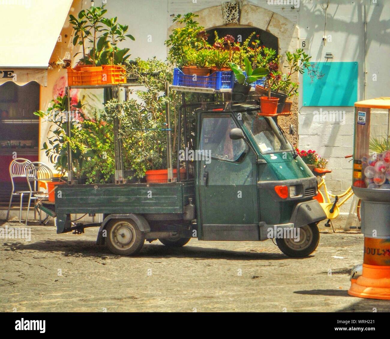 Side View Of Pick Up Truck Against Built Structure Stock Photo - Alamy