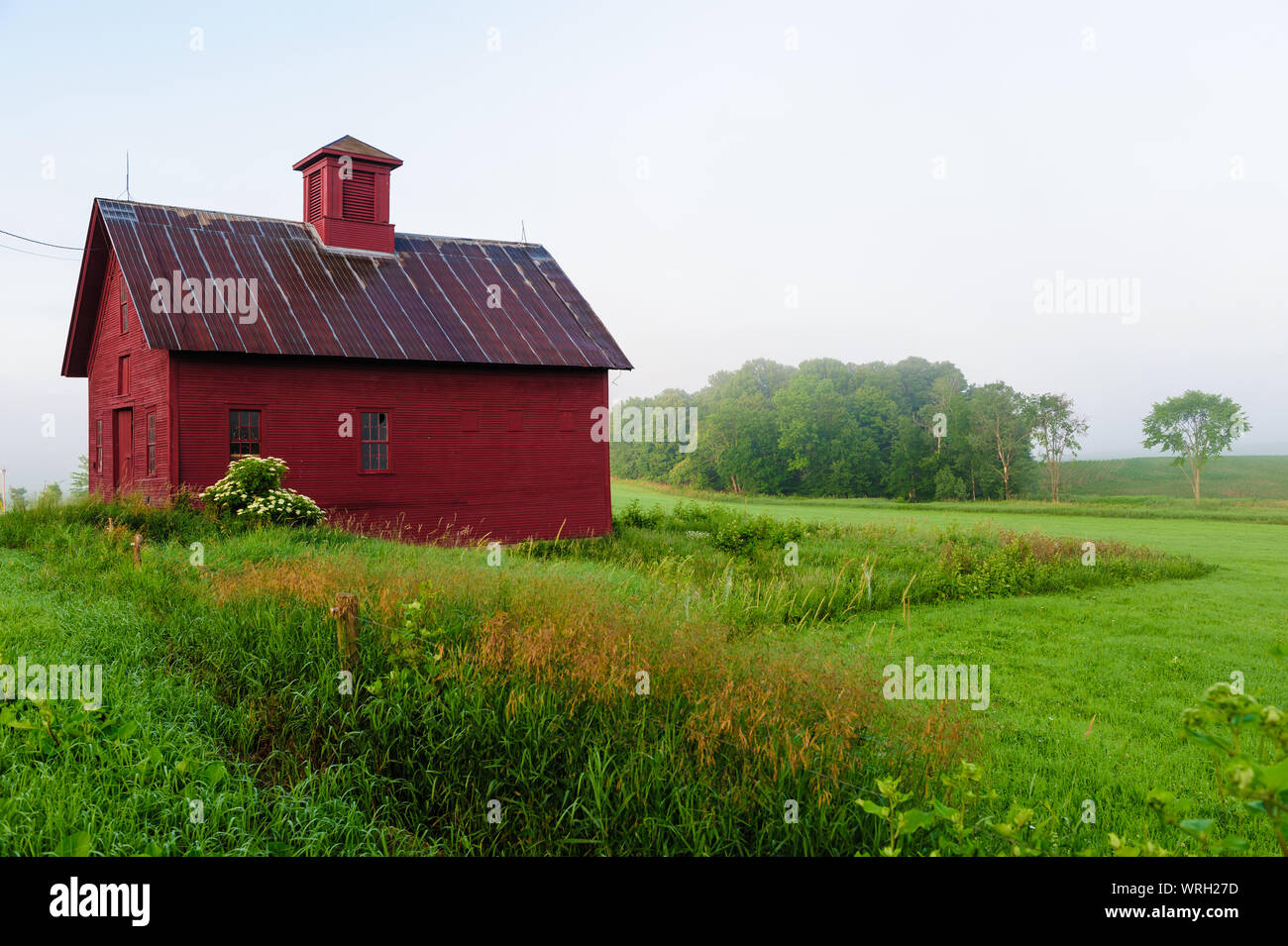 Old barn in vermont autumn hi-res stock photography and images - Alamy