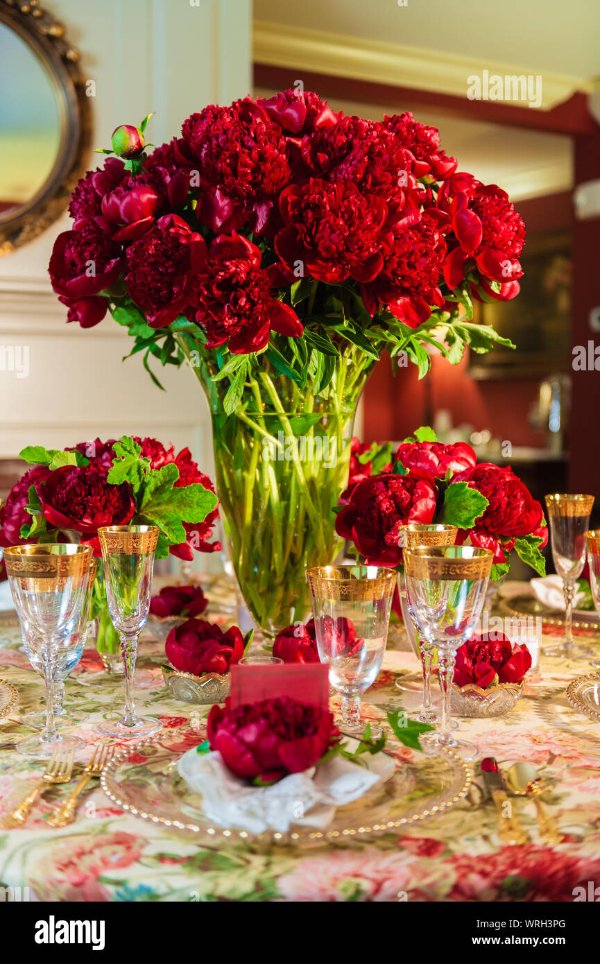 Fancy table setting with red flowers Stock Photo - Alamy