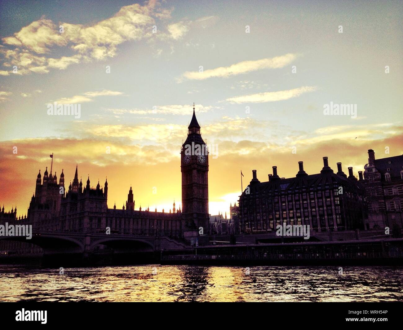 Sunset of the houses of parliament hi-res stock photography and images ...