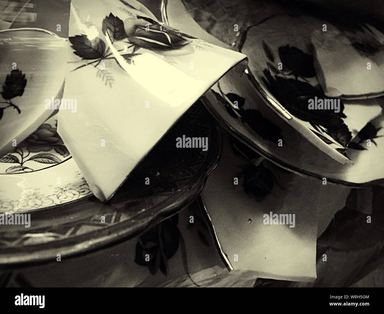 Broken pottery hi-res stock photography and images - Alamy