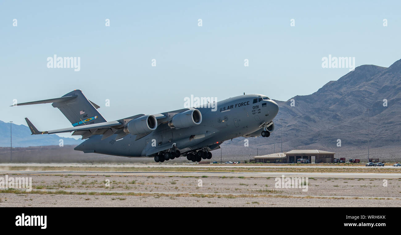 436th airlift wing of dover afb hi-res stock photography and images - Alamy