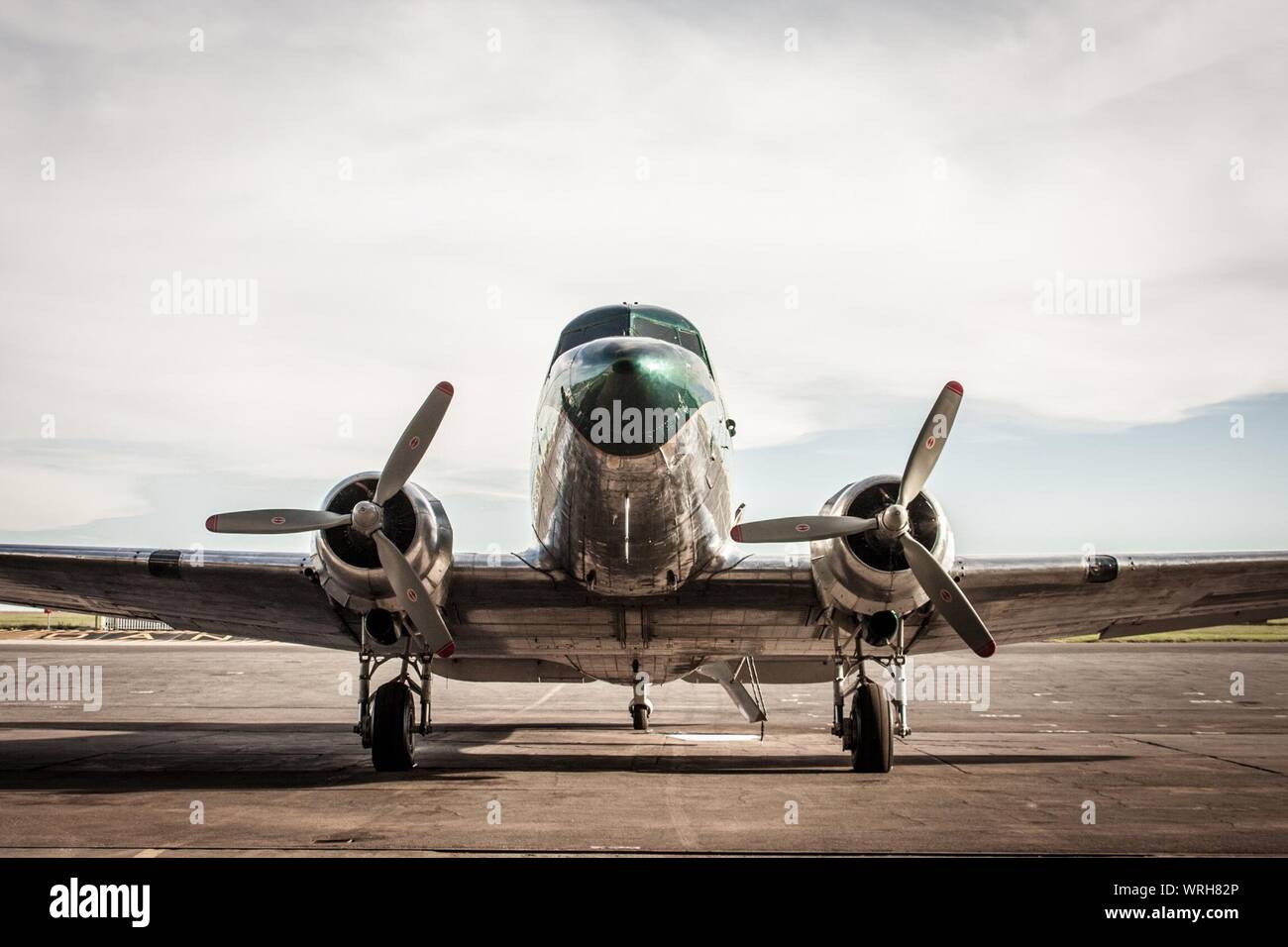 Douglas Dc 3 High Resolution Stock Photography and Images - Alamy