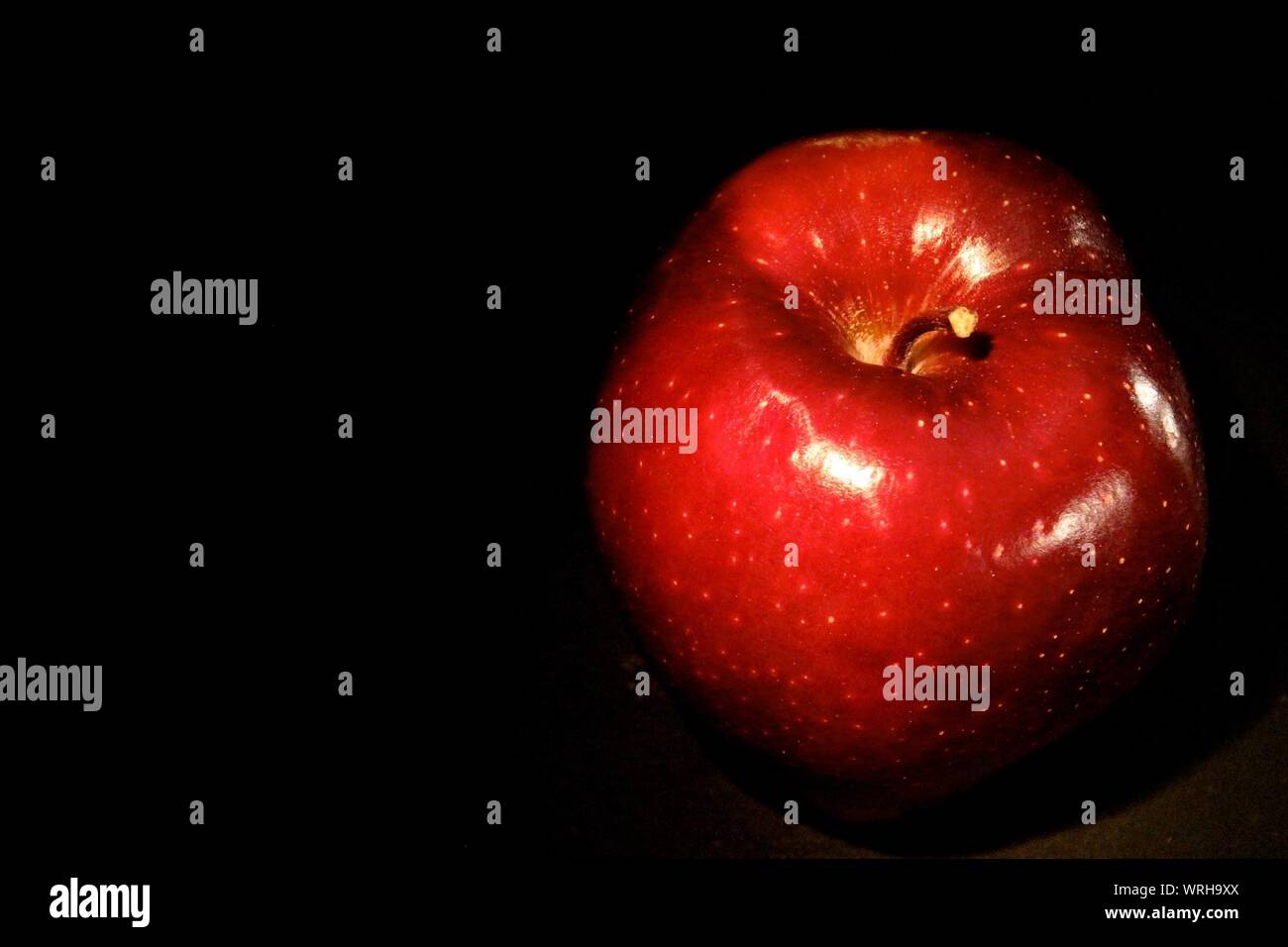 Shiny apple hi-res stock photography and images - Alamy