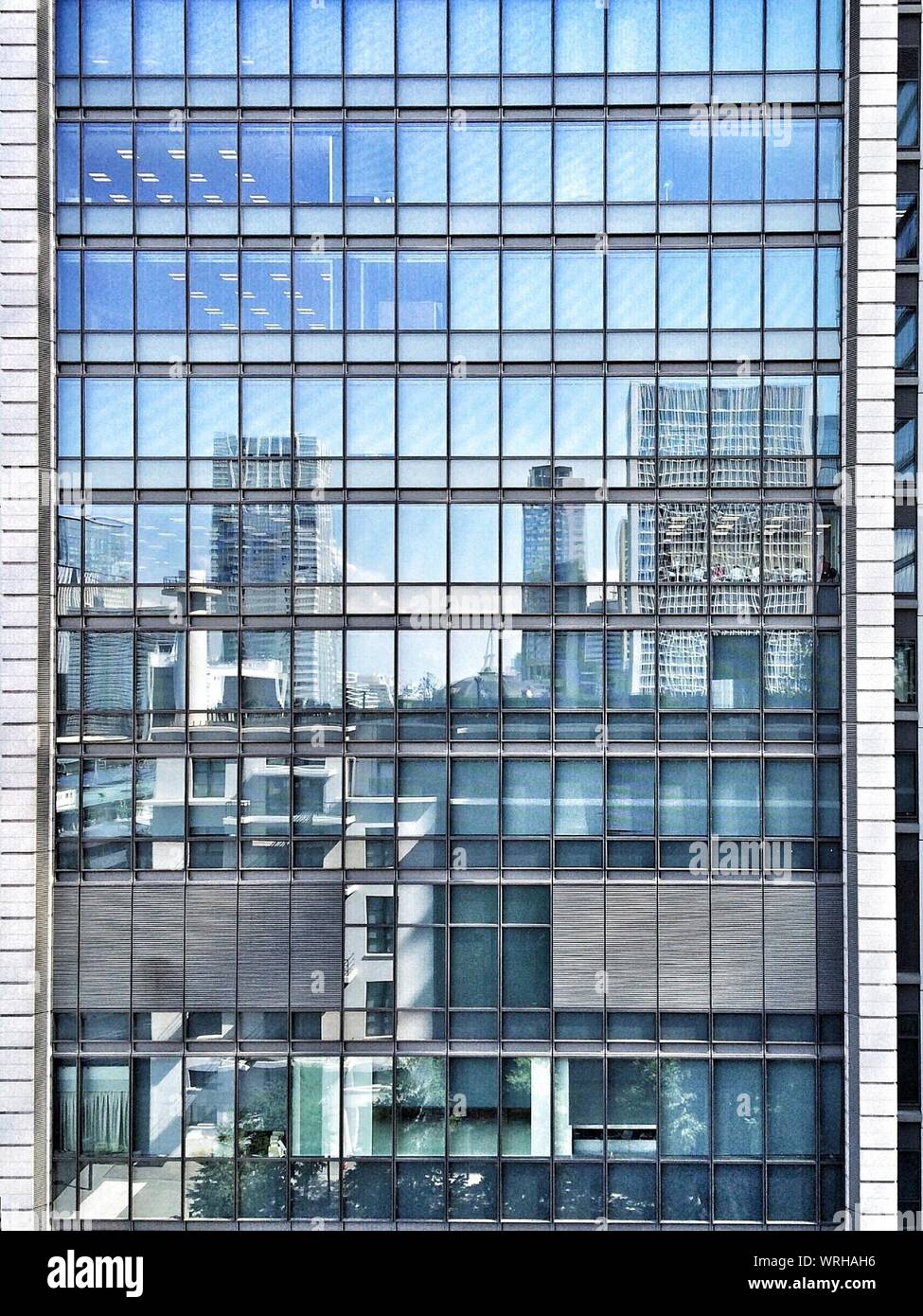 Reflection distorted city skyline hi-res stock photography and images ...