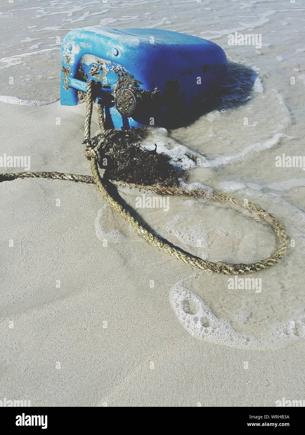 Blue rope on beach hi-res stock photography and images - Alamy