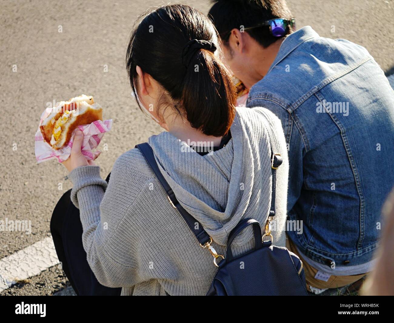 Man and woman eating out hi-res stock photography and images - Alamy