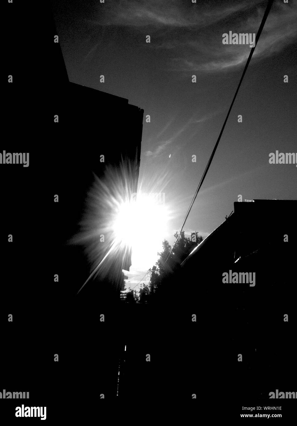 Sun behind building hi-res stock photography and images - Alamy