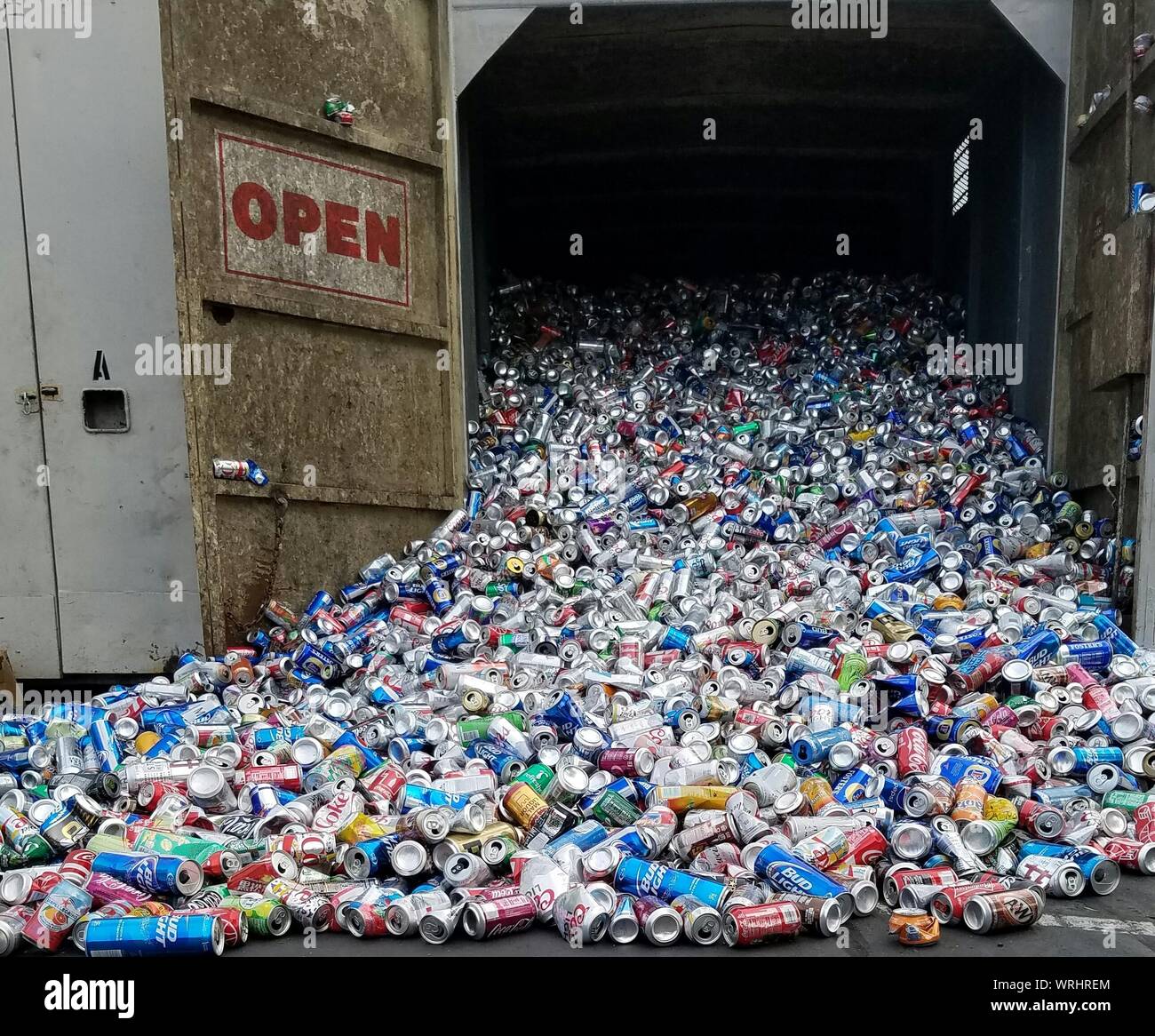 Recycling drink cans hi-res stock photography and images - Alamy