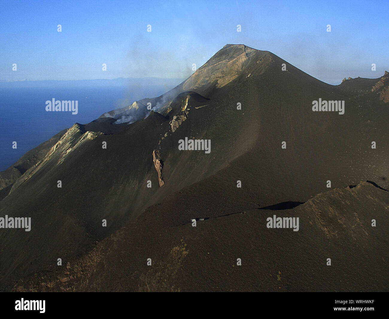 Crater stromboli hi-res stock photography and images - Alamy