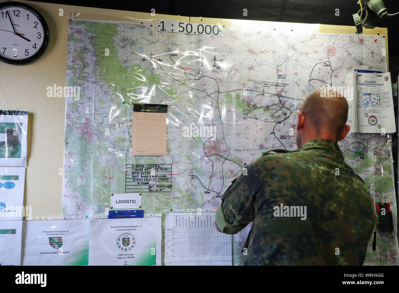 Frankenberg, Germany. 27th Aug, 2019. An officer works in a brigade ...