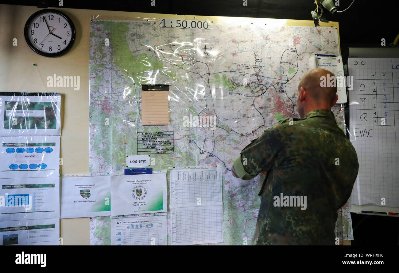 Frankenberg, Germany. 27th Aug, 2019. An officer works in a brigade ...