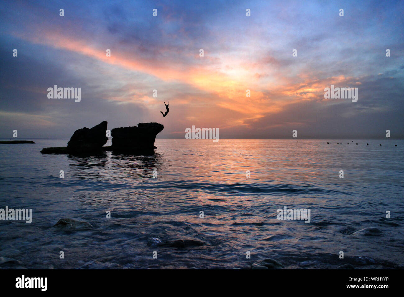 Cliff jumping into ocean hi-res stock photography and images - Alamy