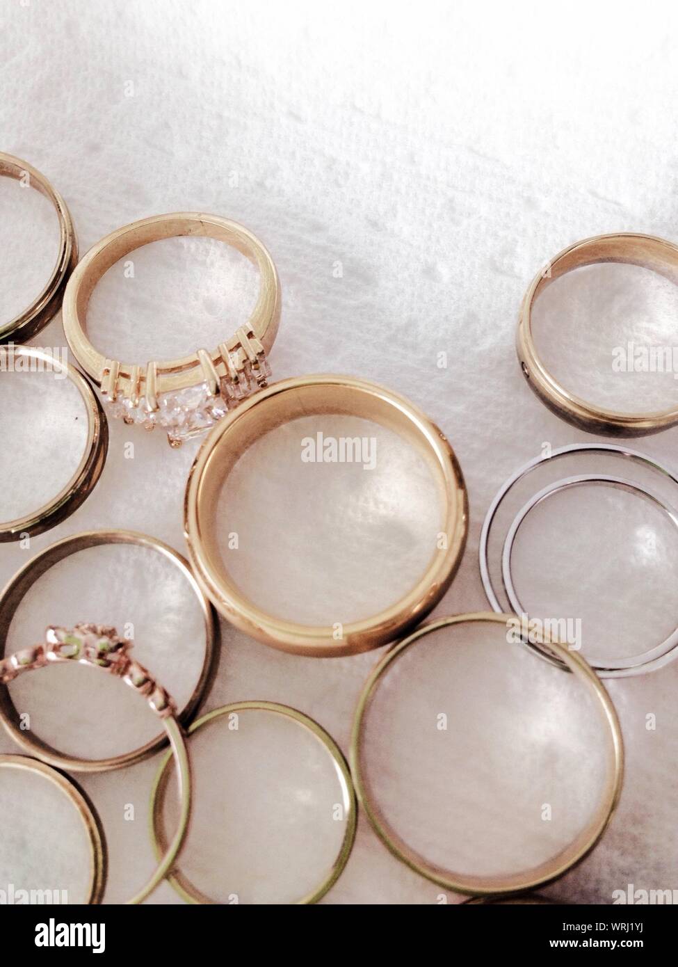 Indian gold bangles hi-res stock photography and images - Alamy