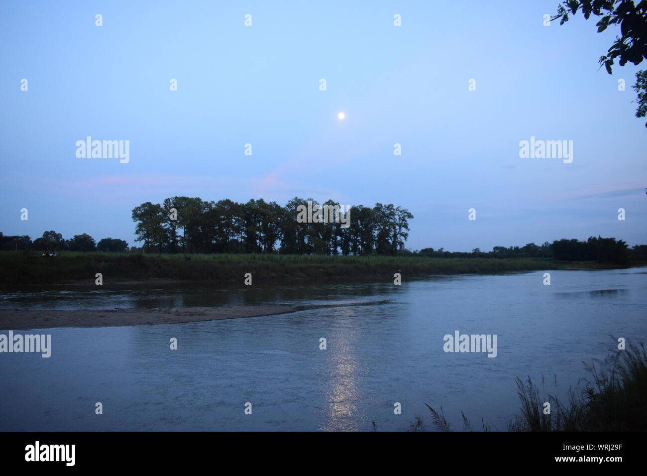 Moon on the river hi-res stock photography and images - Alamy