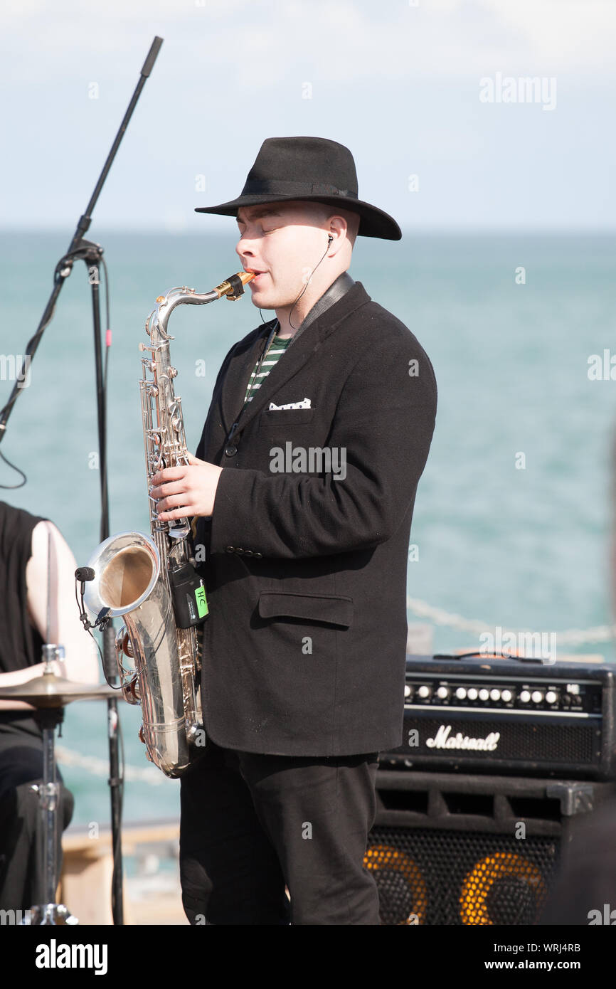 Rock band Folkestone Pier Stock Photo - Alamy