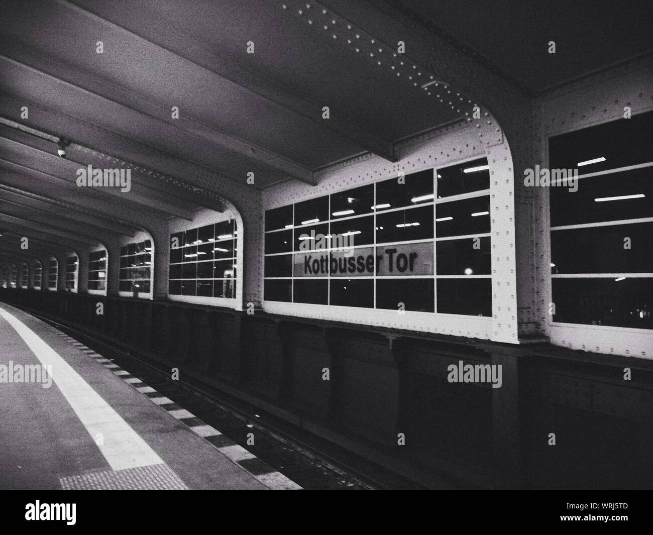 Windows metro hi-res stock photography and images - Alamy
