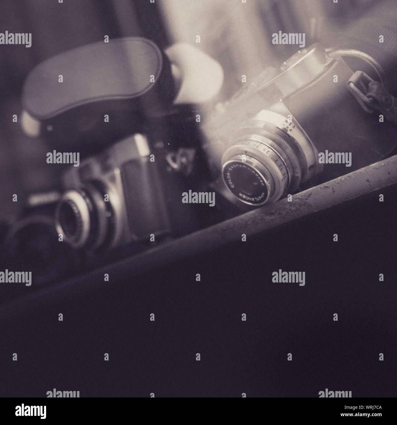 Old fashioned cameras hi-res stock photography and images - Alamy