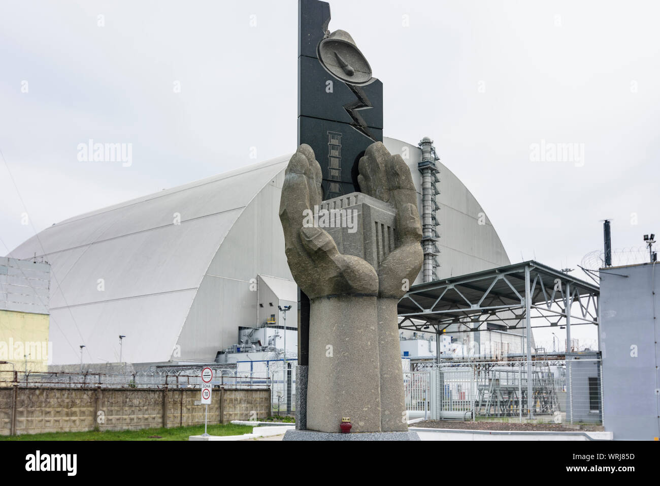 Chernobyl (Chornobyl): damaged nuclear reactor 4 with New Safe ...