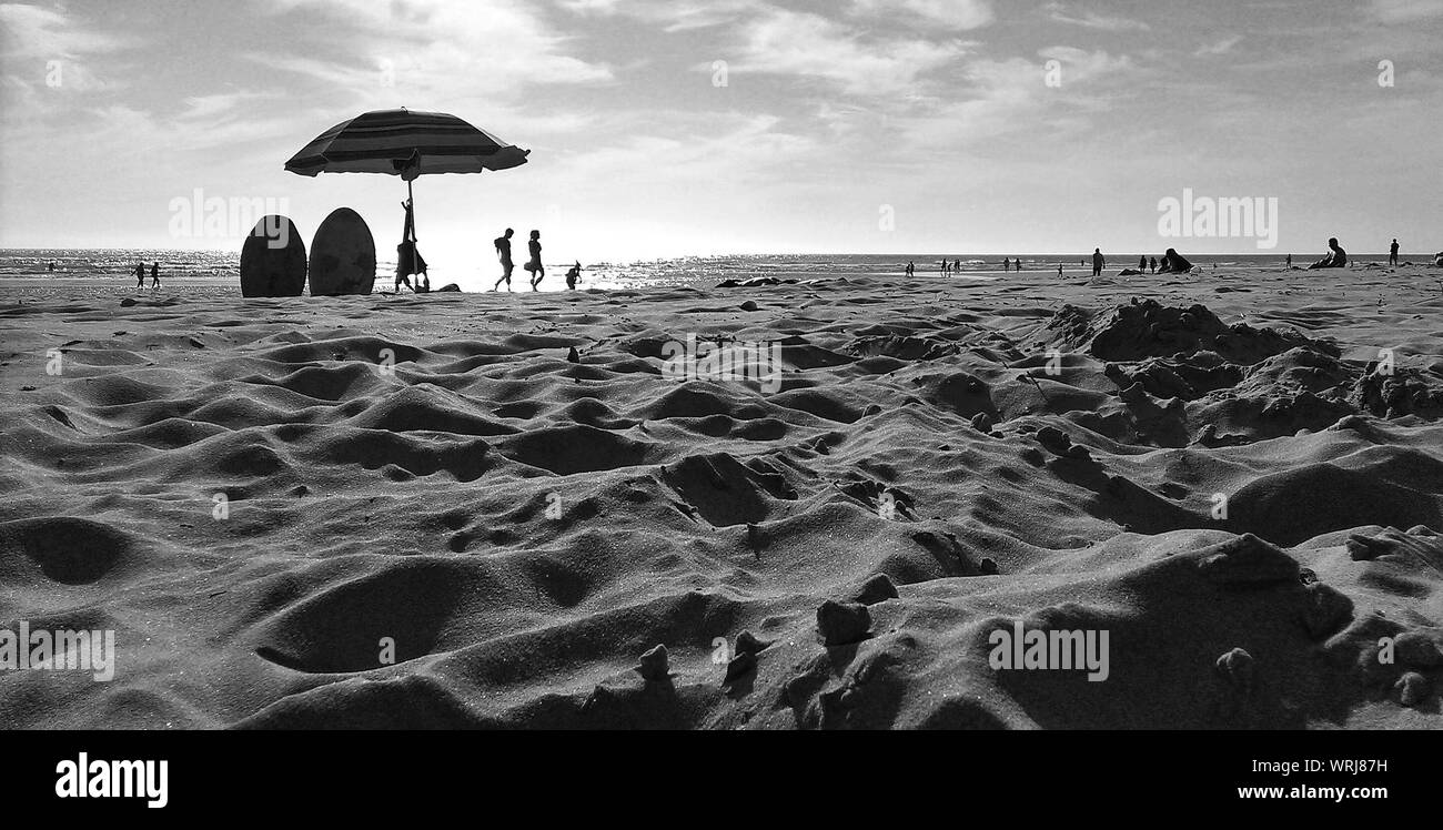 Umbrella sand hi-res stock photography and images - Alamy