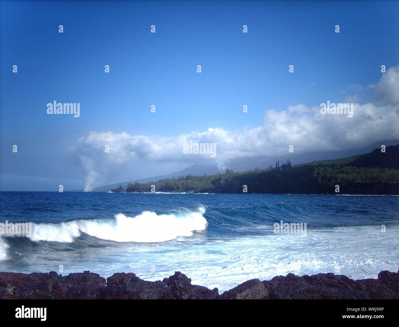 Volcano plume of smoke hi-res stock photography and images - Alamy