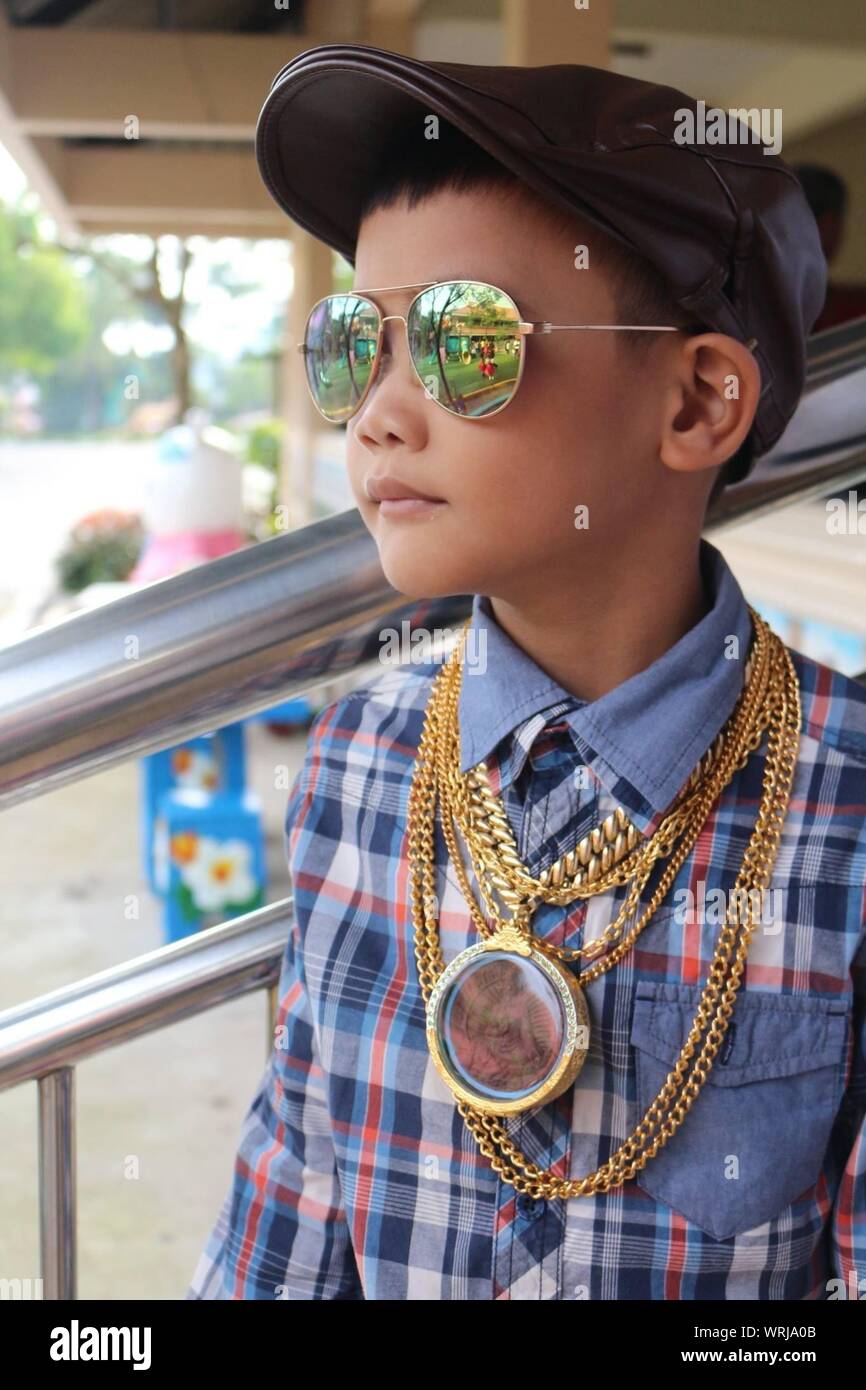 Railing chains hi-res stock photography and images - Alamy