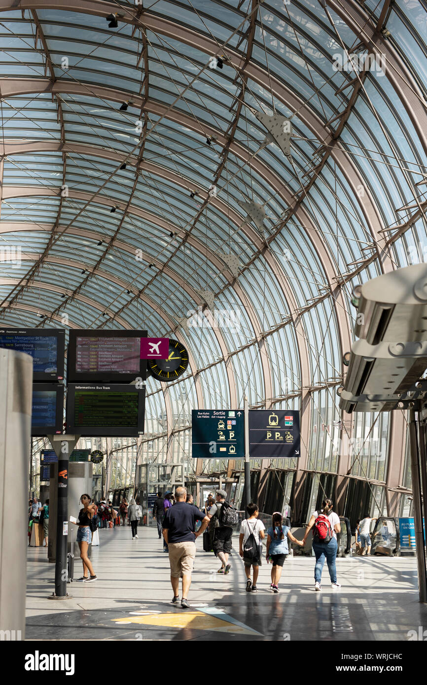 Hallway atrium hi-res stock photography and images - Alamy