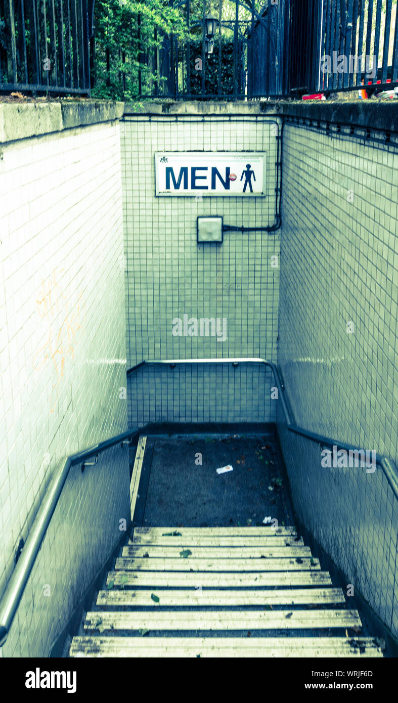 Mens Room Sign High Resolution Stock Photography and Images - Alamy