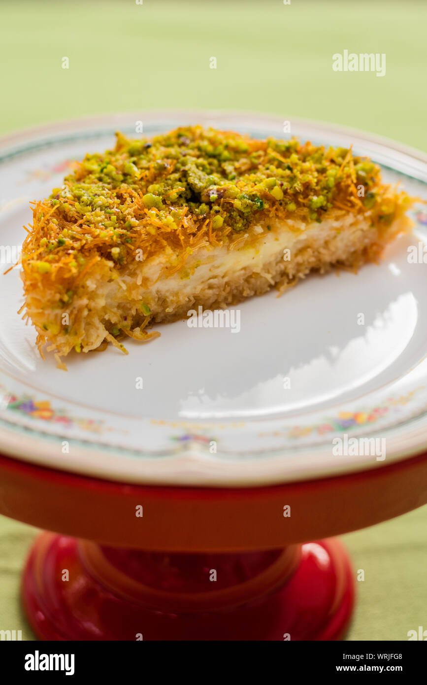 Turkish/Palestinian sweet dish Kunafa Stock Photo - Alamy