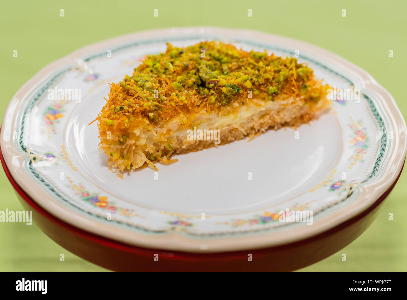 Turkish/Palestinian sweet dish Kunafa Stock Photo - Alamy