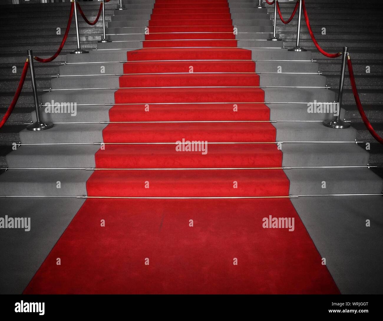 Empty red carpet hi-res stock photography and images - Alamy
