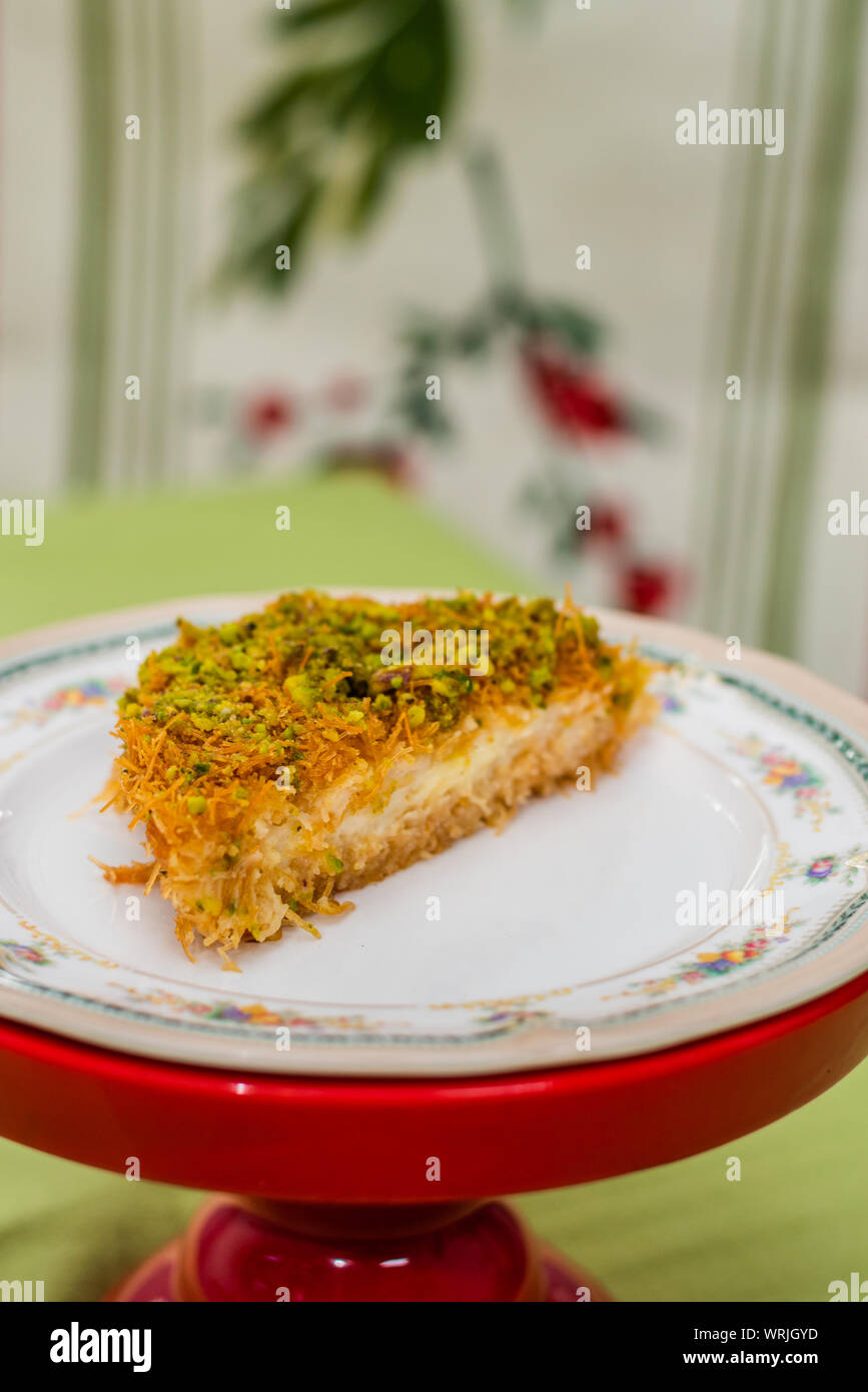 Turkish/Palestinian sweet dish Kunafa Stock Photo - Alamy