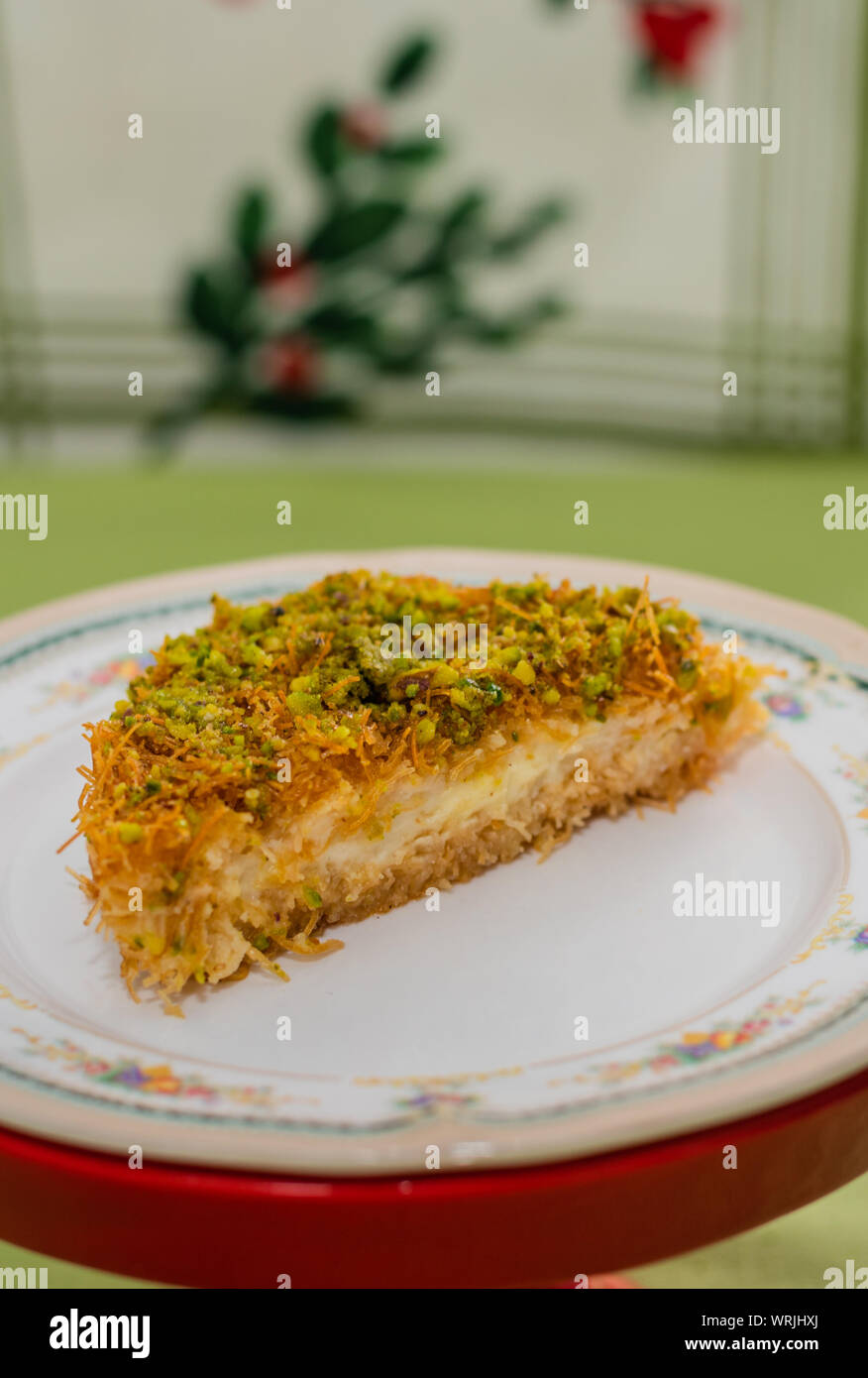 Turkish/Palestinian sweet dish Kunafa Stock Photo - Alamy
