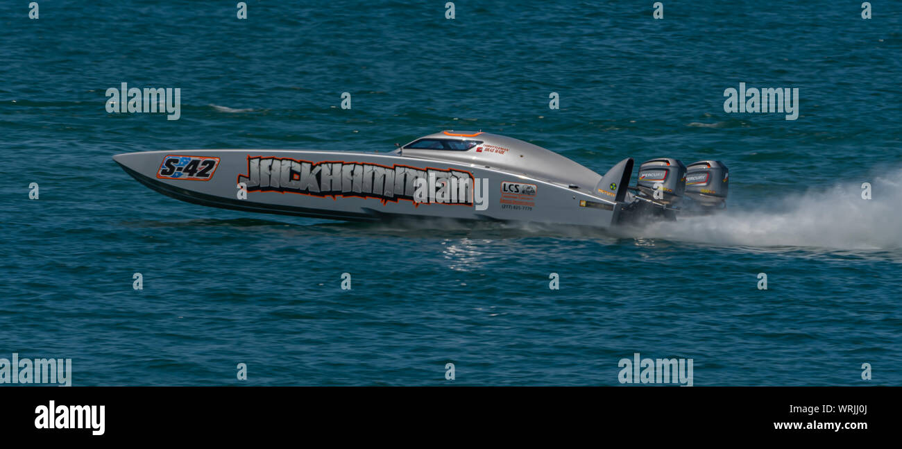 F1 powerboat race hi-res stock photography and images - Alamy