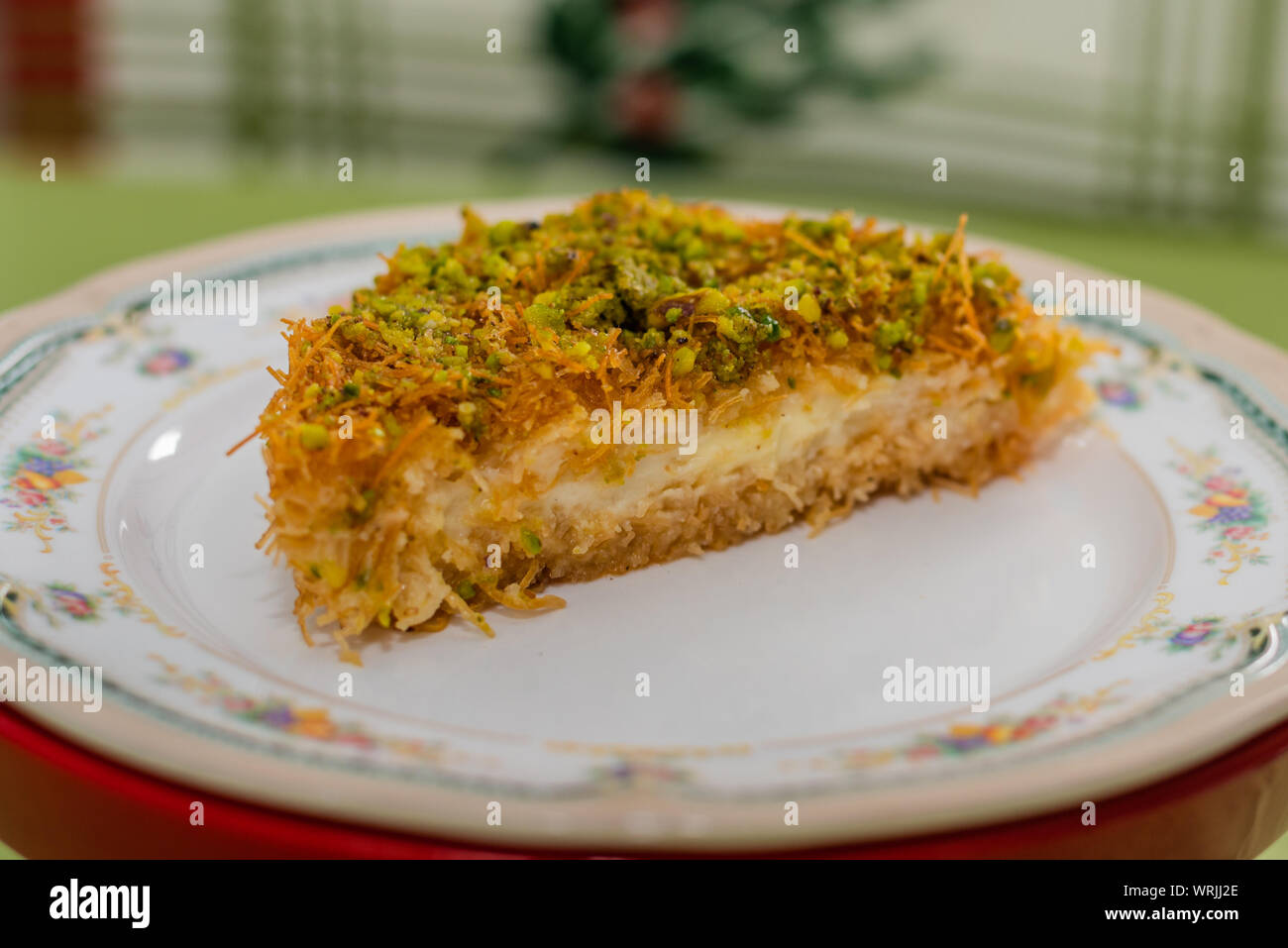 Turkish/Palestinian sweet dish Kunafa Stock Photo - Alamy