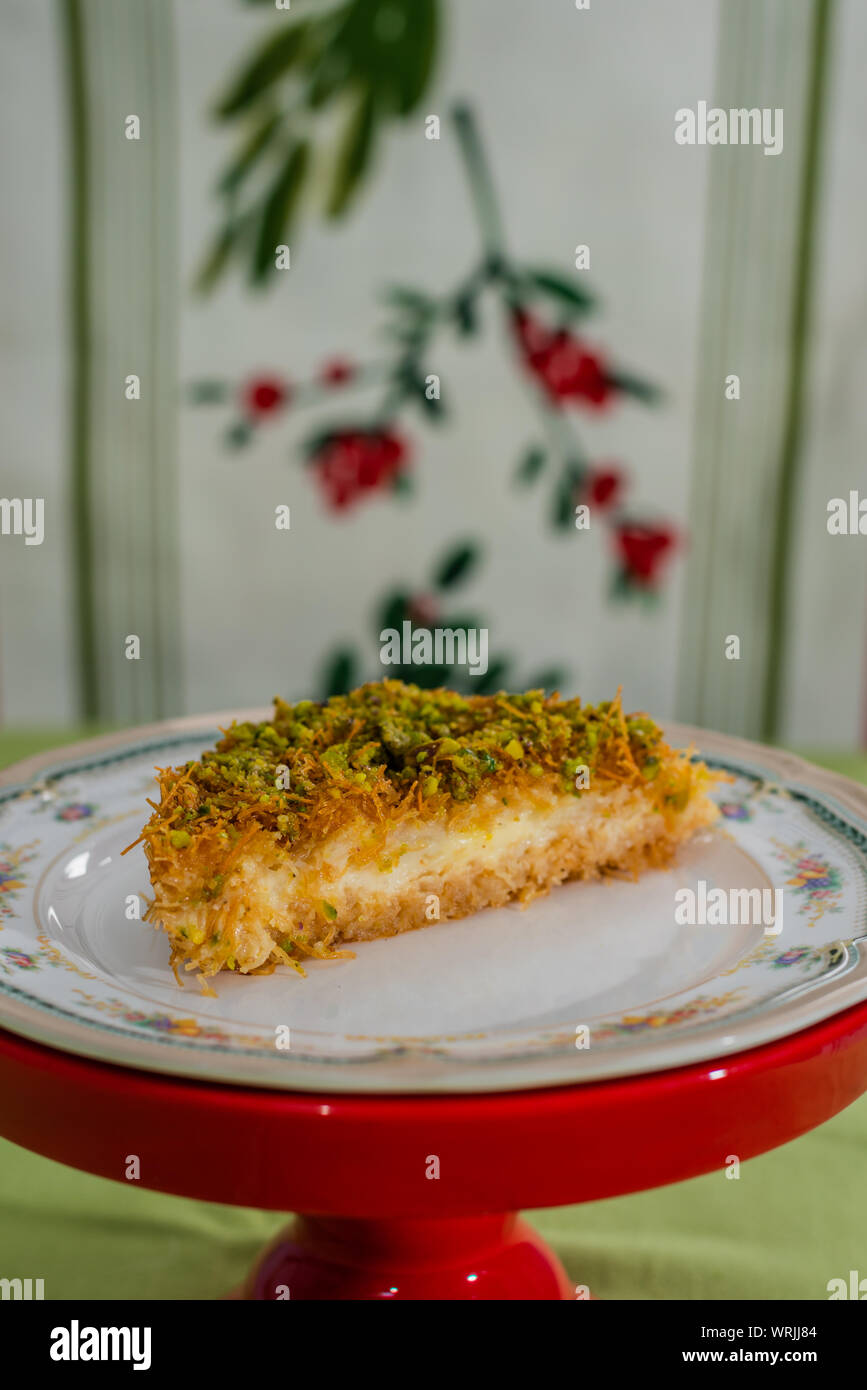 Turkish/Palestinian sweet dish Kunafa Stock Photo - Alamy