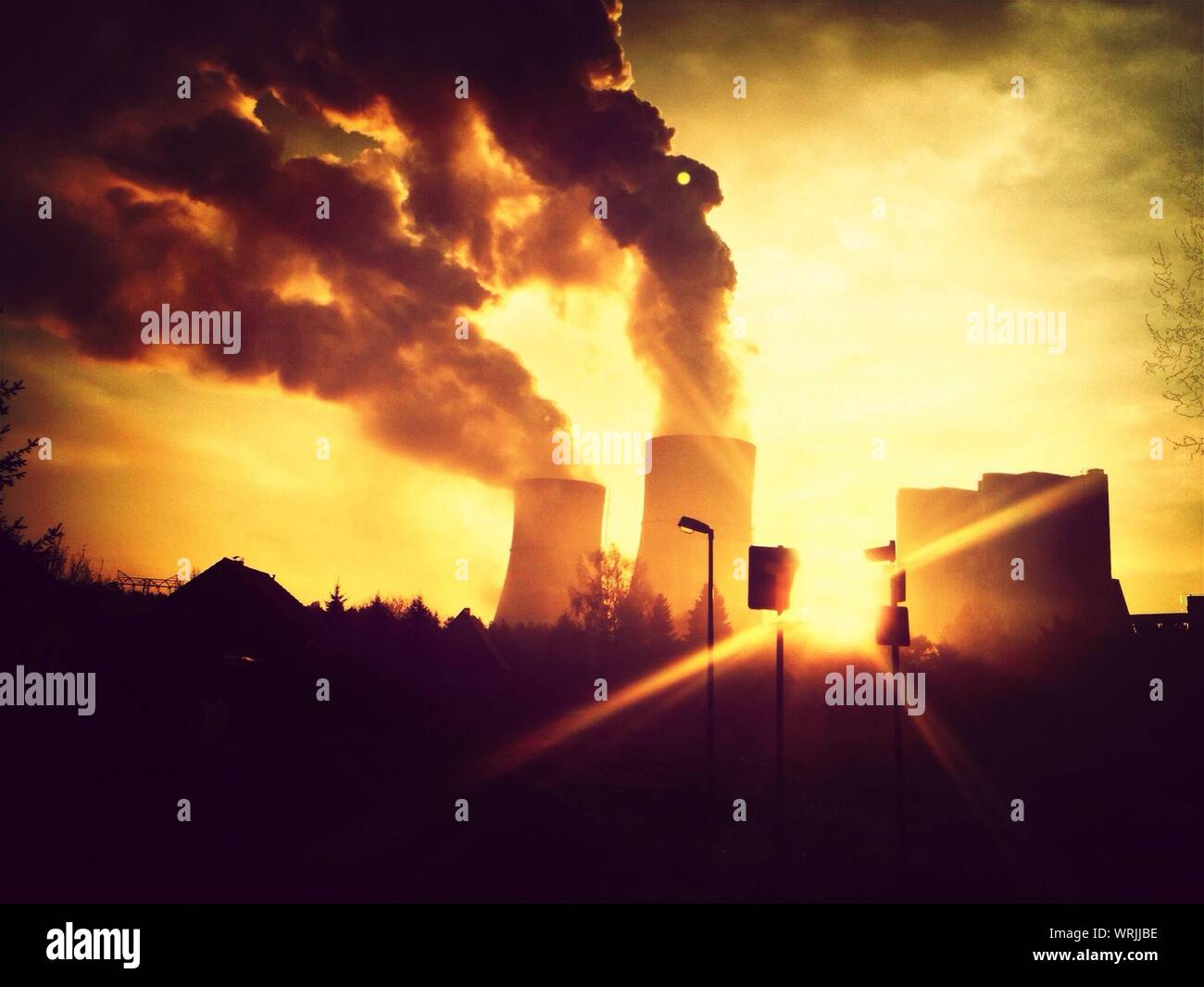 Factory chimneys hi-res stock photography and images - Alamy