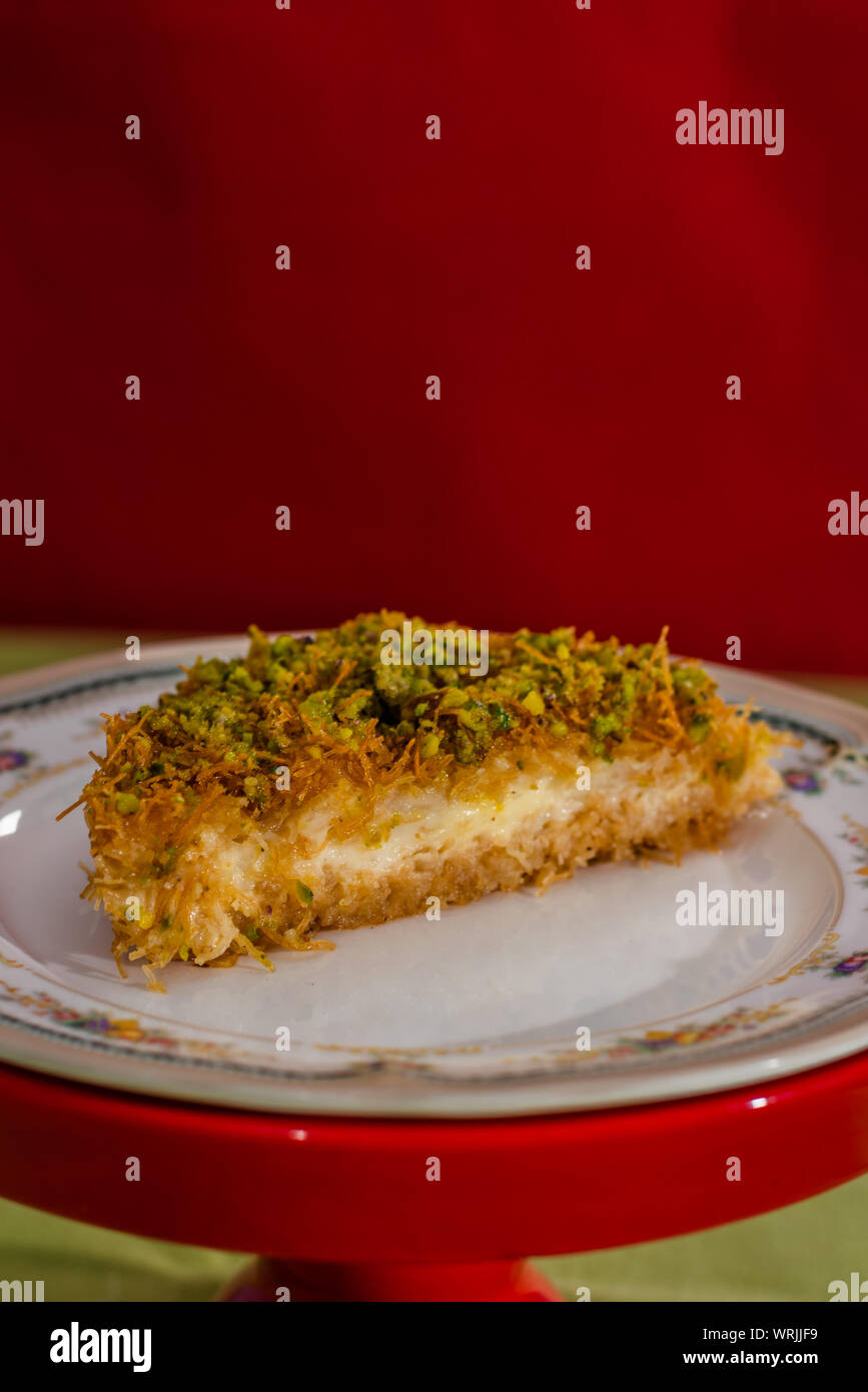Turkish/Palestinian sweet dish Kunafa Stock Photo - Alamy