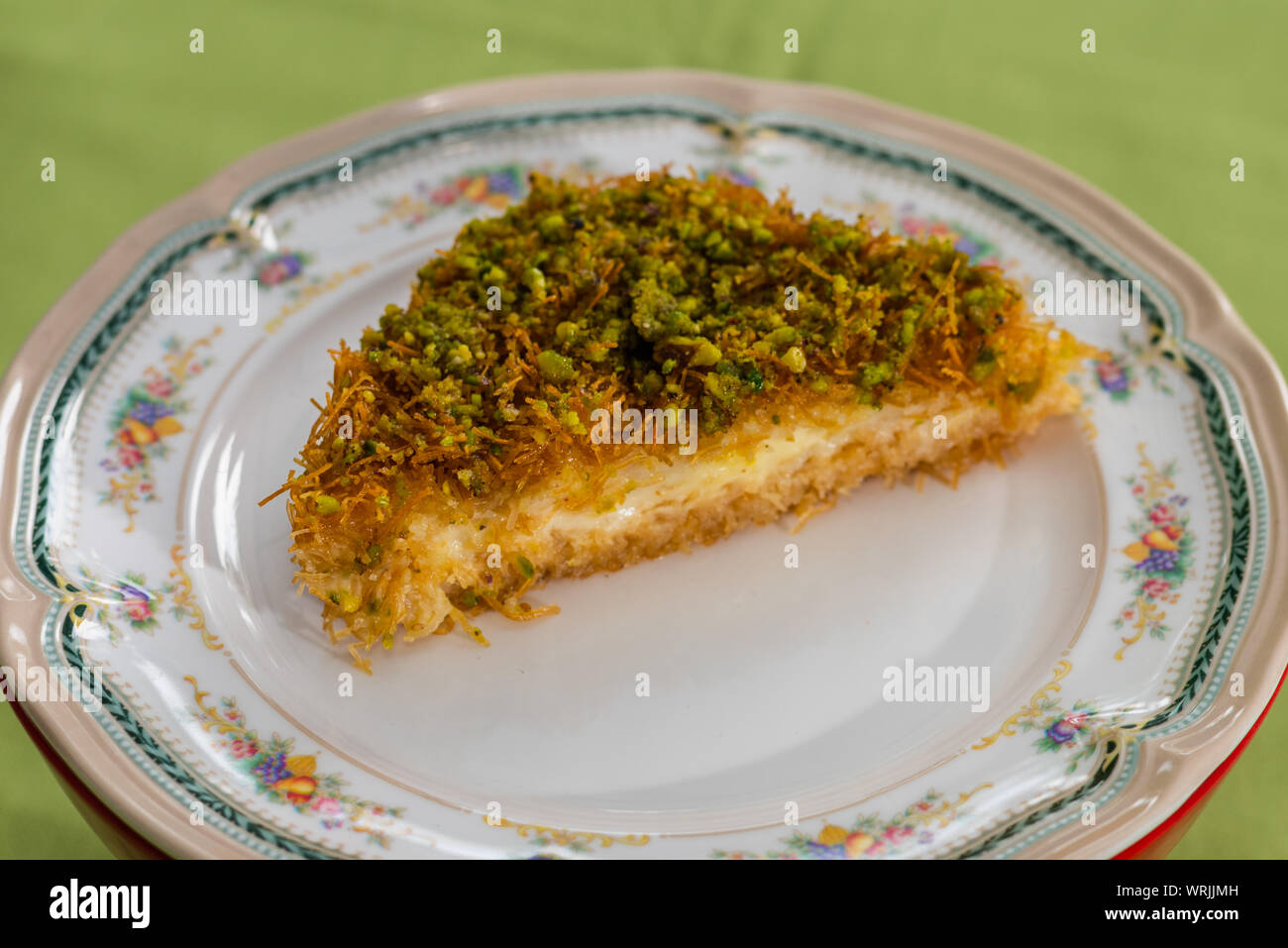 Turkish/Palestinian sweet dish Kunafa Stock Photo - Alamy