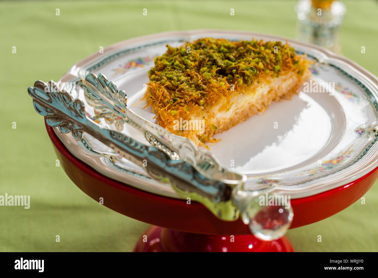 Turkish/Palestinian sweet dish Kunafa Stock Photo - Alamy