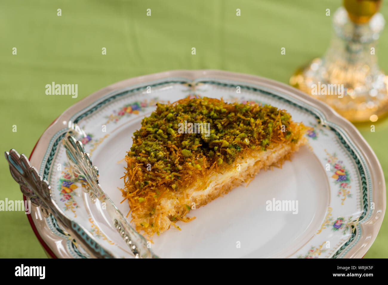 Turkish/Palestinian sweet dish Kunafa Stock Photo - Alamy
