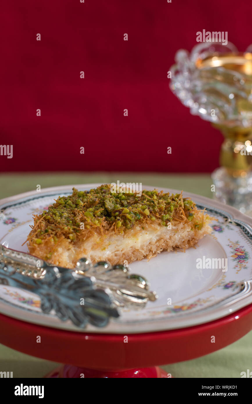 Turkish/Palestinian sweet dish Kunafa Stock Photo - Alamy