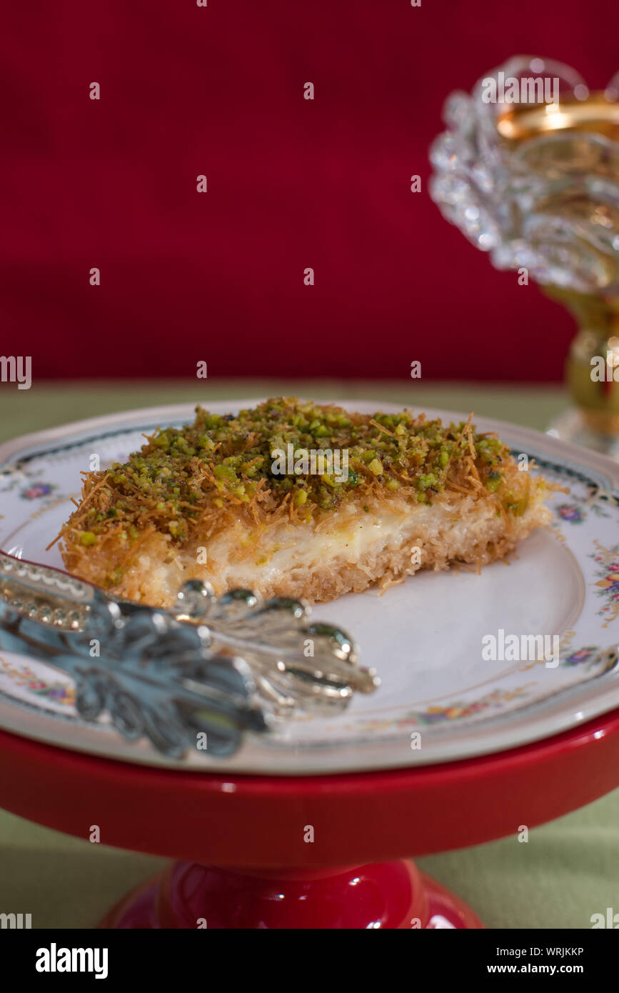 Turkish/Palestinian sweet dish Kunafa Stock Photo - Alamy